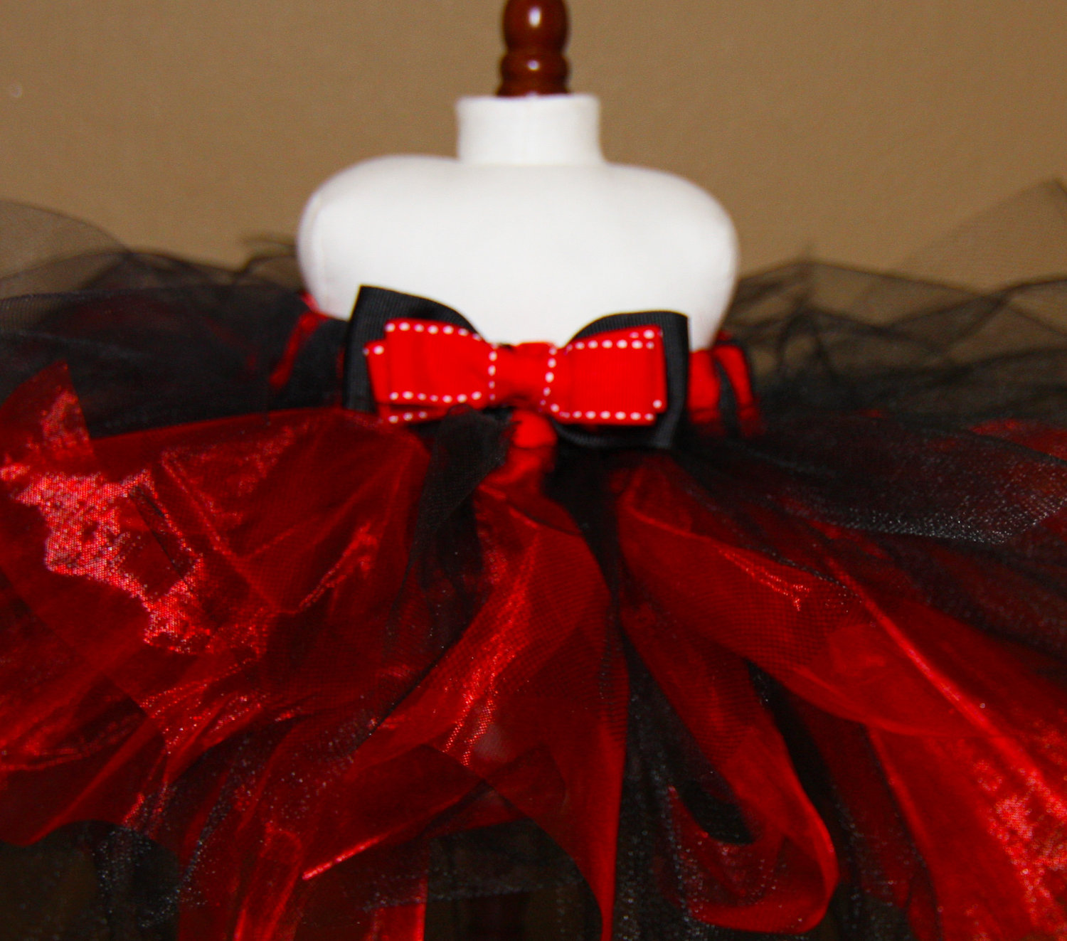 Red & Black Tutu on Luulla